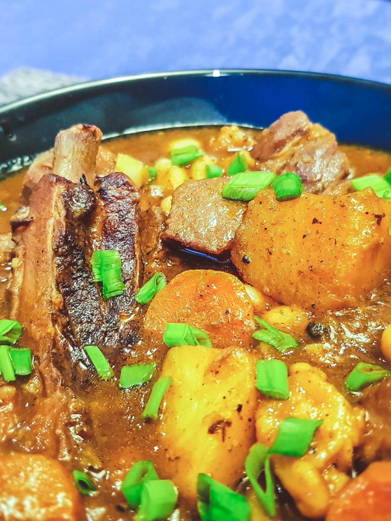 Vengriškas Guliašas su Pupelėmis ir su Čipetke BABGULYÁS – GoGrill.LT